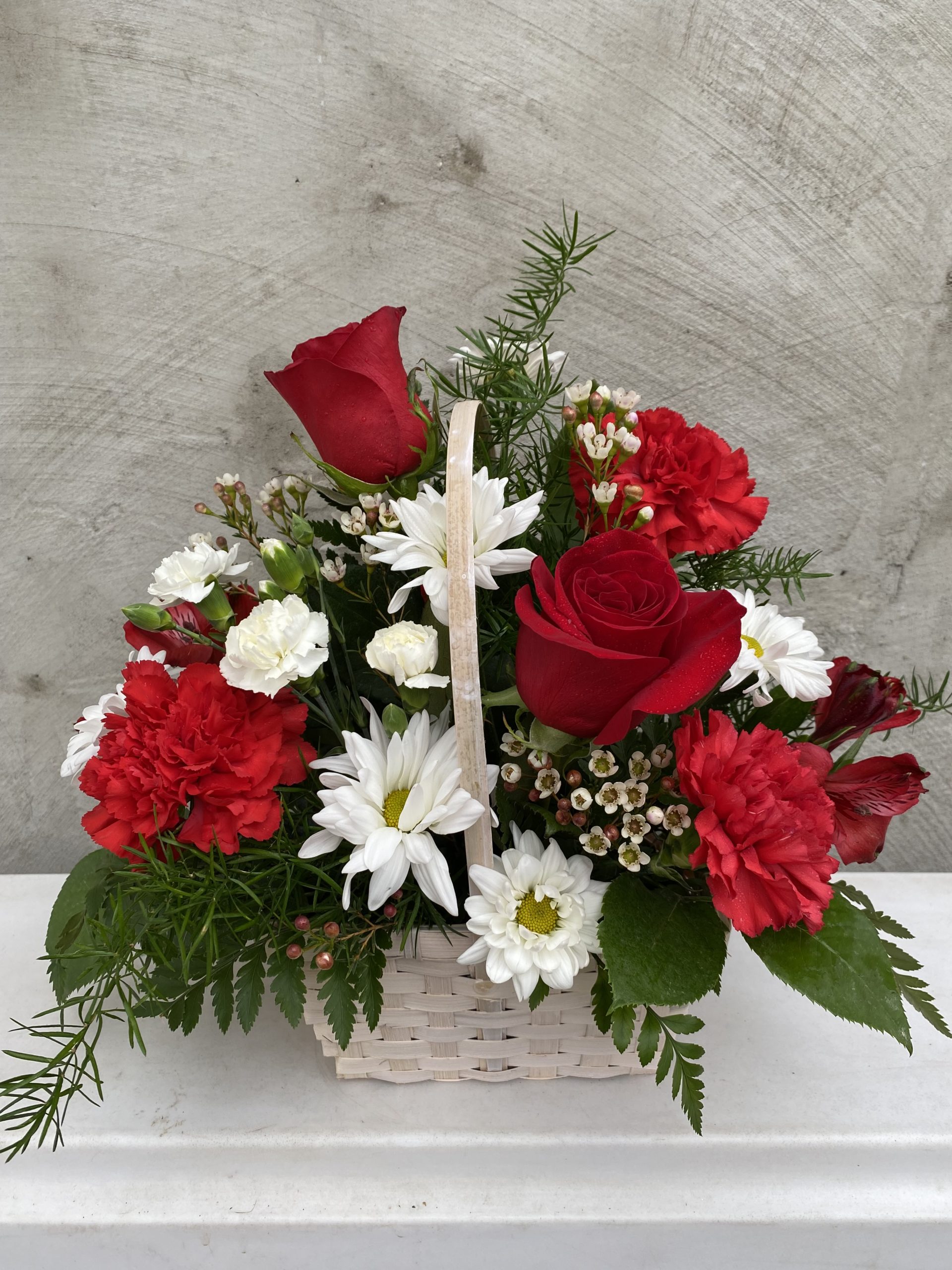 Classic Basket - Kailhofers Greenhouse and Flowers